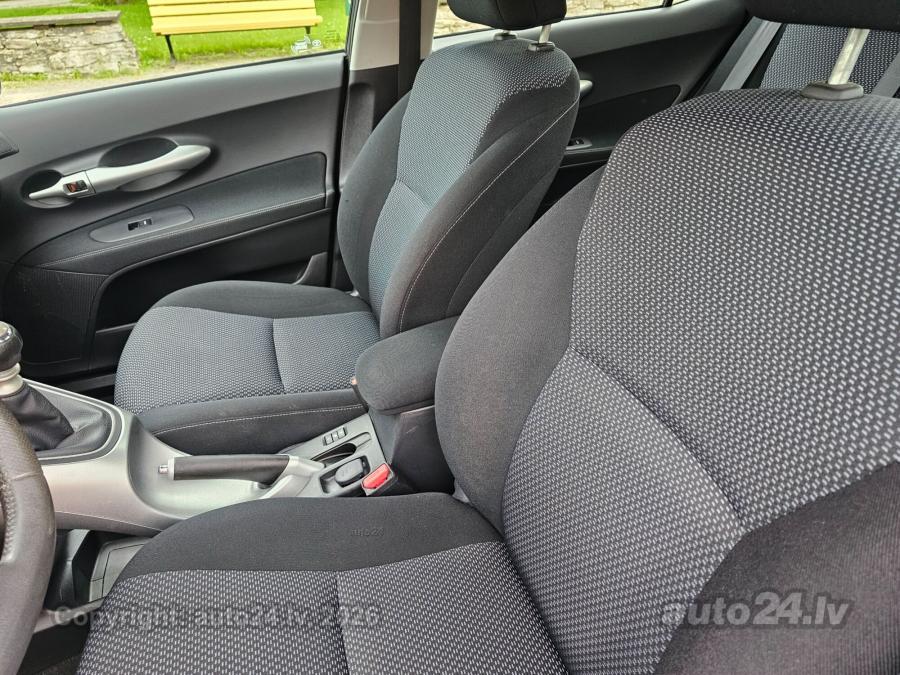 Pelēks Toyota Auris 2011 Paide, ar dzinēja tilpumu 1.60 L un nobraukumu 190 tūkst. km par 4990 €, foto 17 vietnē AUTOMOTO.COM.LV