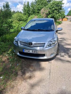 Pelēks Toyota Auris 2011 Kazlų Rūda, ar dzinēja tilpumu 2.00 L un nobraukumu 276 tūkst. km par 3200 €, foto  vietnē AUTOMOTO.COM.LV