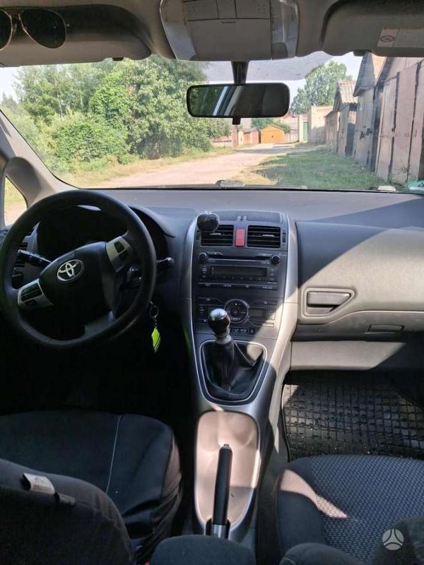Grey Toyota Auris 2011 in Kazlu Ruda, with an engine capacity of 2.00 L and mileage of 276 thousand km for 3200 €, photo 7 on AUTOMOTO.COM.LV