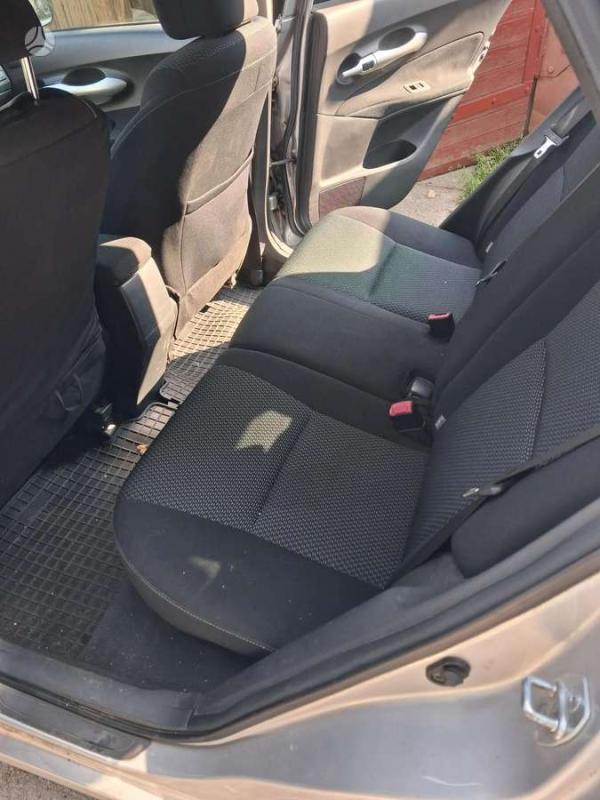 Grey Toyota Auris 2011 in Kazlu Ruda, with an engine capacity of 2.00 L and mileage of 276 thousand km for 3200 €, photo 8 on AUTOMOTO.COM.LV