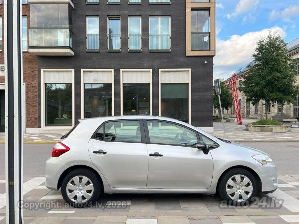 Grey Toyota Auris 2011 in Tallinn, with an engine capacity of 1.30 L and mileage of 60 thousand km for 6900 €, photo 6 on AUTOMOTO.COM.LV