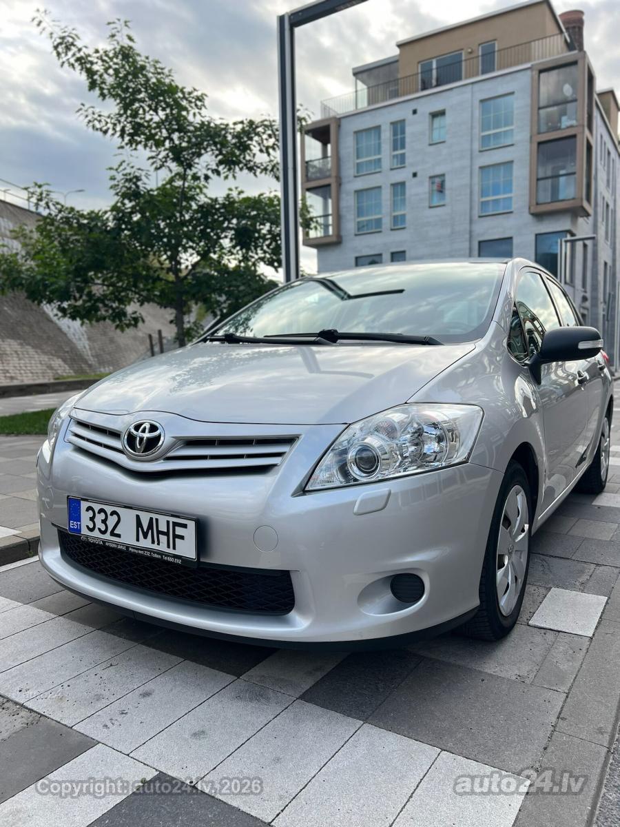 Pelēks Toyota Auris 2011 Tallina, ar dzinēja tilpumu 1.30 L un nobraukumu 60 tūkst. km par 6900 €, foto 1 vietnē AUTOMOTO.COM.LV