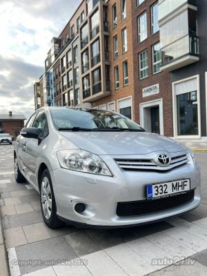 Pelēks Toyota Auris 2011 Tallina, ar dzinēja tilpumu 1.30 L un nobraukumu 60 tūkst. km par 6900 €, foto 3 vietnē AUTOMOTO.COM.LV