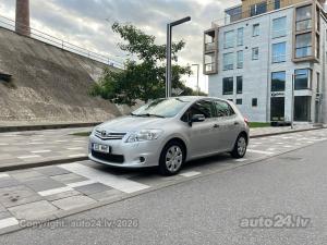 Pelēks Toyota Auris 2011 Tallina, ar dzinēja tilpumu 1.30 L un nobraukumu 60 tūkst. km par 6900 €, foto 5 vietnē AUTOMOTO.COM.LV