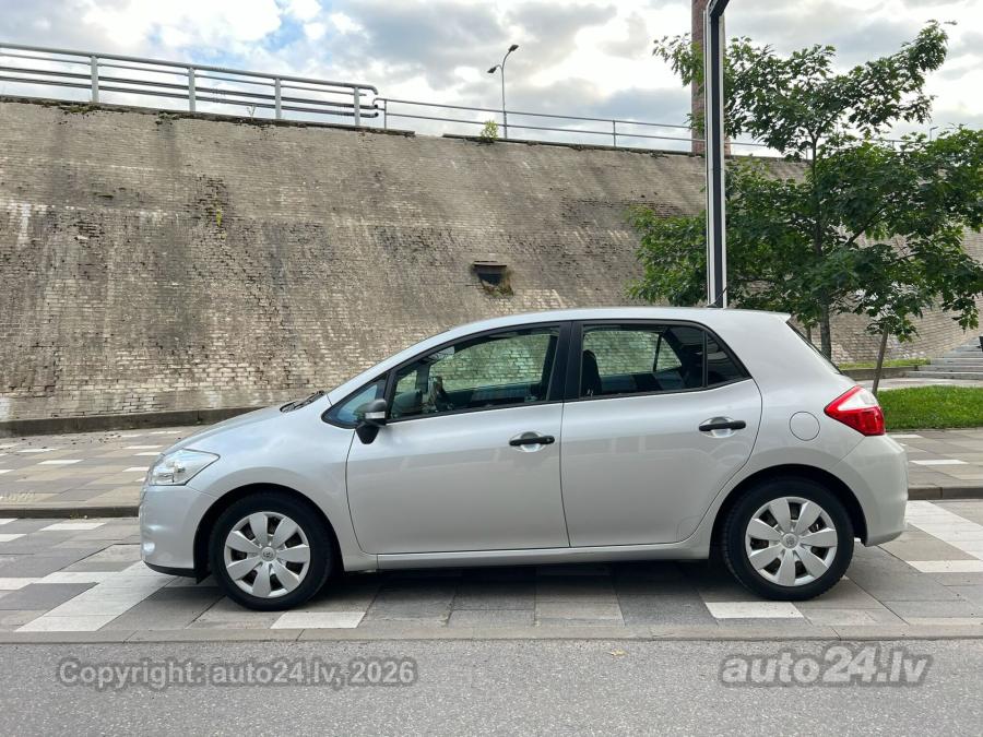 Pelēks Toyota Auris 2011 Tallina, ar dzinēja tilpumu 1.30 L un nobraukumu 60 tūkst. km par 6900 €, foto 6 vietnē AUTOMOTO.COM.LV