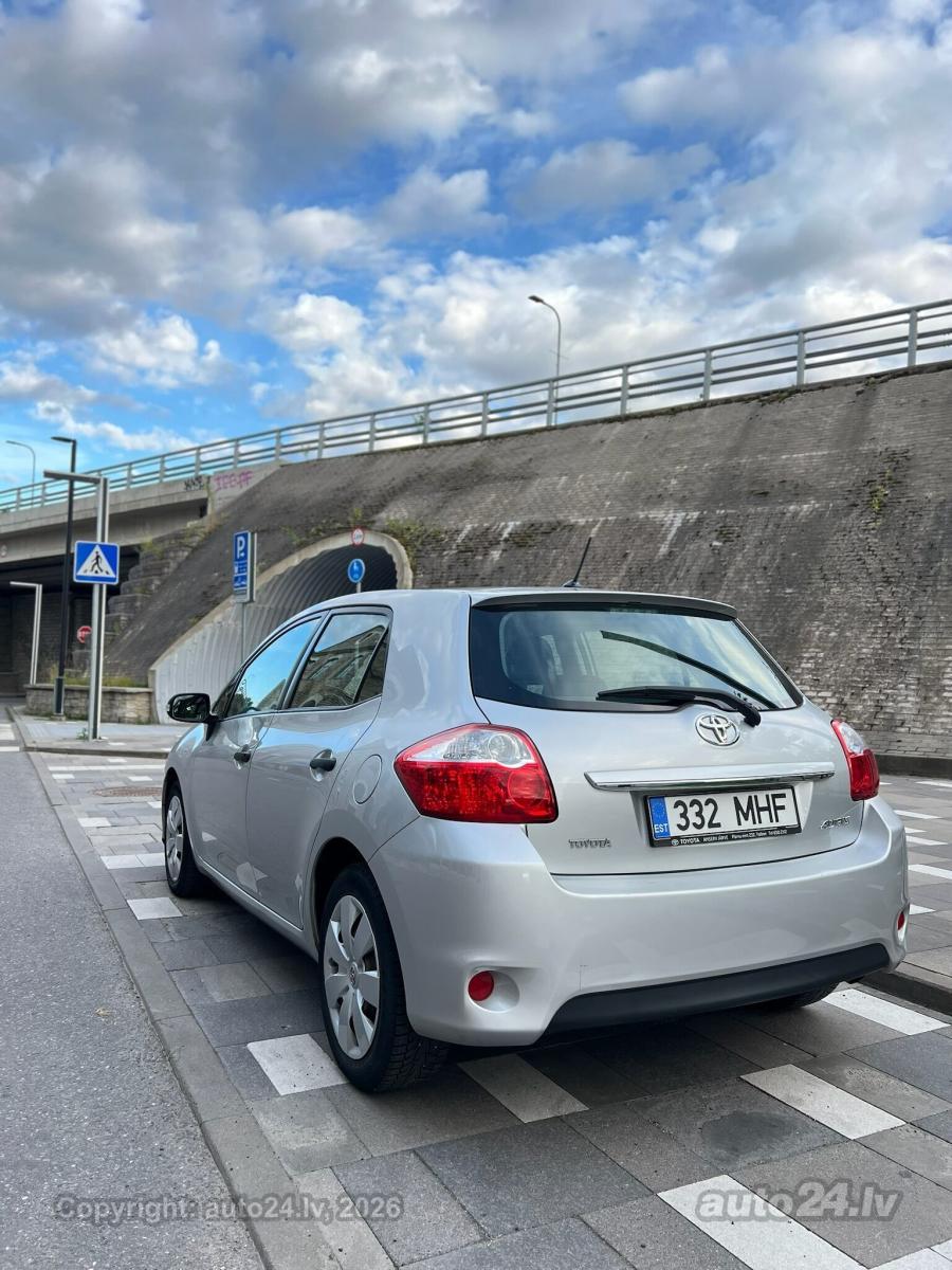 Pelēks Toyota Auris 2011 Tallina, ar dzinēja tilpumu 1.30 L un nobraukumu 60 tūkst. km par 6900 €, foto 8 vietnē AUTOMOTO.COM.LV
