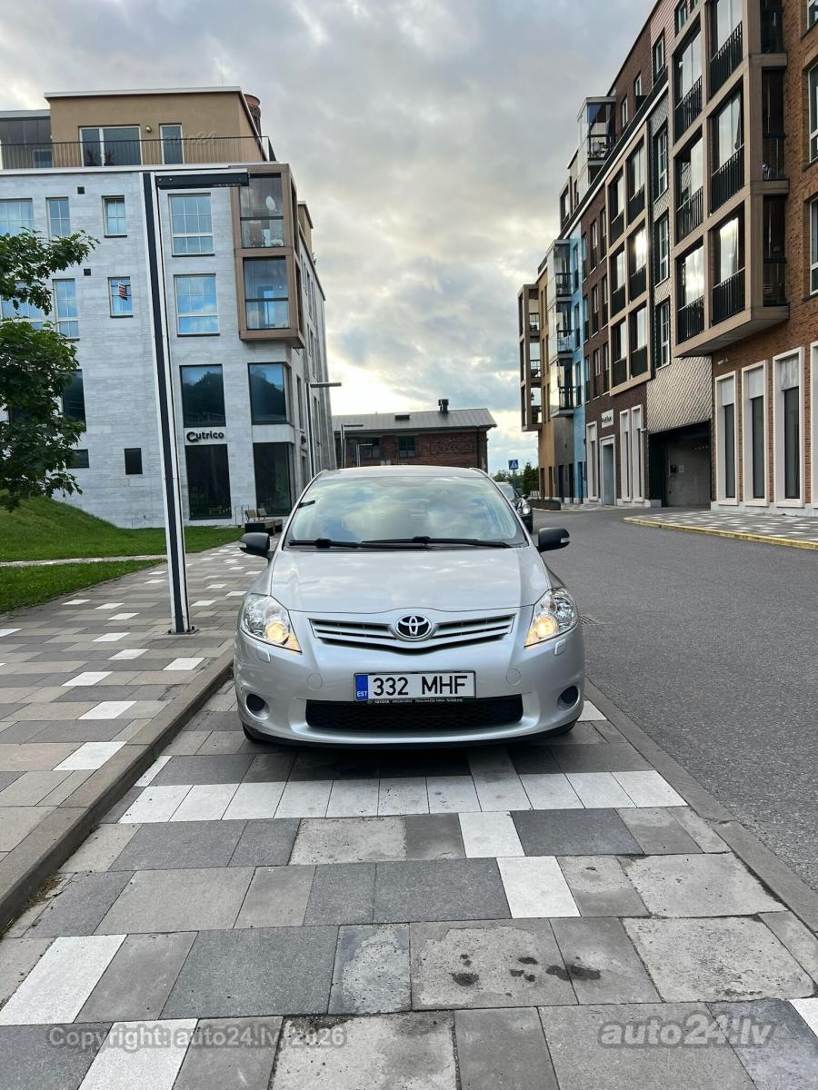 Pelēks Toyota Auris 2011 Tallina, ar dzinēja tilpumu 1.30 L un nobraukumu 60 tūkst. km par 6900 €, foto 19 vietnē AUTOMOTO.COM.LV