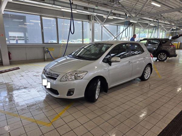 Pelēks Toyota Auris 2011 Viļņa, ar dzinēja tilpumu 1.80 L un nobraukumu 187 tūkst. km par 6450 €, foto 1 vietnē AUTOMOTO.COM.LV