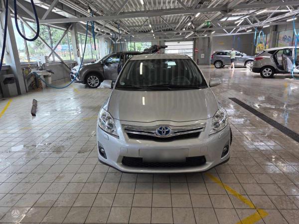 Pelēks Toyota Auris 2011 Viļņa, ar dzinēja tilpumu 1.80 L un nobraukumu 187 tūkst. km par 6450 €, foto 2 vietnē AUTOMOTO.COM.LV