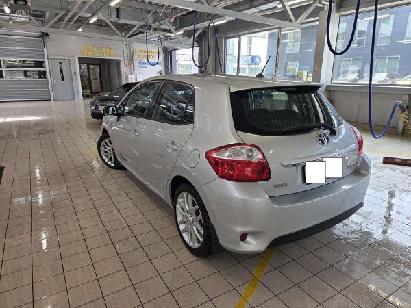 Pelēks Toyota Auris 2011 Viļņa, ar dzinēja tilpumu 1.80 L un nobraukumu 187 tūkst. km par 6450 €, foto 5 vietnē AUTOMOTO.COM.LV