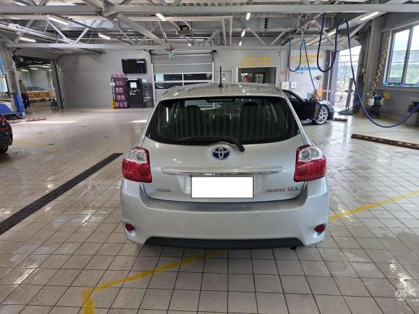 Pelēks Toyota Auris 2011 Viļņa, ar dzinēja tilpumu 1.80 L un nobraukumu 187 tūkst. km par 6450 €, foto 6 vietnē AUTOMOTO.COM.LV