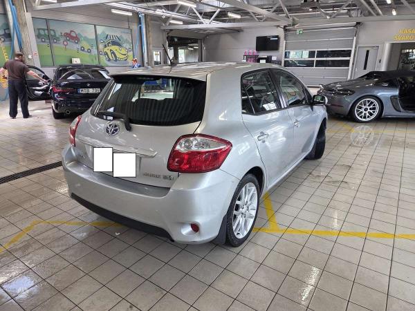 Pelēks Toyota Auris 2011 Viļņa, ar dzinēja tilpumu 1.80 L un nobraukumu 187 tūkst. km par 6450 €, foto 7 vietnē AUTOMOTO.COM.LV