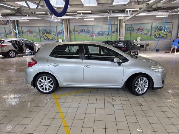 Pelēks Toyota Auris 2011 Viļņa, ar dzinēja tilpumu 1.80 L un nobraukumu 187 tūkst. km par 6450 €, foto 8 vietnē AUTOMOTO.COM.LV