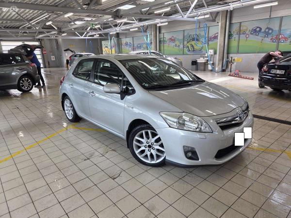 Pelēks Toyota Auris 2011 Viļņa, ar dzinēja tilpumu 1.80 L un nobraukumu 187 tūkst. km par 6450 €, foto 9 vietnē AUTOMOTO.COM.LV