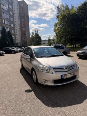 Grey Toyota Auris 2011 in Vilnius, with an engine capacity of 1.36 L and mileage of 155 thousand km for 4990 €, photo 4 on AUTOMOTO.COM.LV