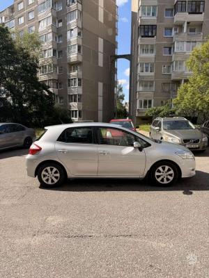 Grey Toyota Auris 2011 in Vilnius, with an engine capacity of 1.36 L and mileage of 155 thousand km for 4990 €, photo 5 on AUTOMOTO.COM.LV