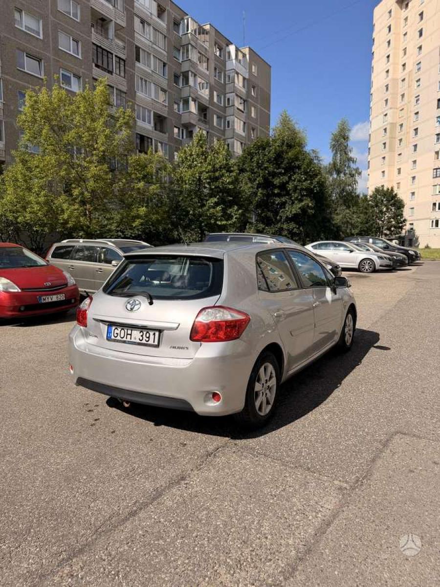 Grey Toyota Auris 2011 in Vilnius, with an engine capacity of 1.36 L and mileage of 155 thousand km for 4990 €, photo 6 on AUTOMOTO.COM.LV