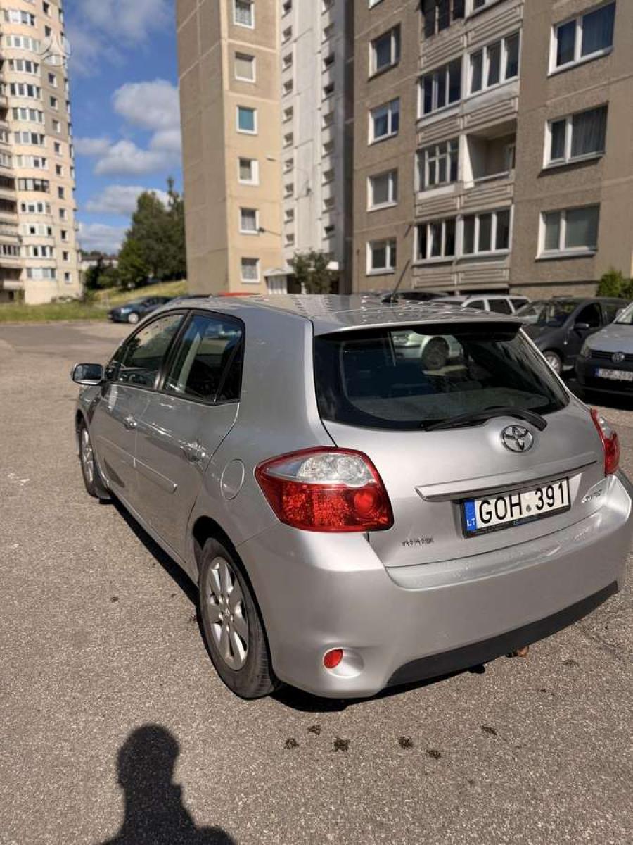 Grey Toyota Auris 2011 in Vilnius, with an engine capacity of 1.36 L and mileage of 155 thousand km for 4990 €, photo 8 on AUTOMOTO.COM.LV