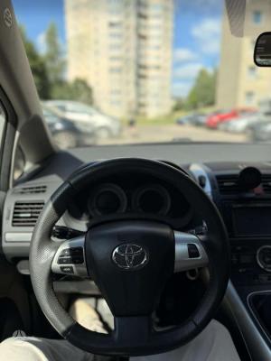Grey Toyota Auris 2011 in Vilnius, with an engine capacity of 1.36 L and mileage of 155 thousand km for 4990 €, photo 9 on AUTOMOTO.COM.LV