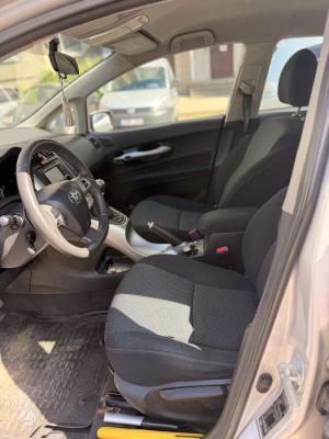 Grey Toyota Auris 2011 in Vilnius, with an engine capacity of 1.36 L and mileage of 155 thousand km for 4990 €, photo 11 on AUTOMOTO.COM.LV