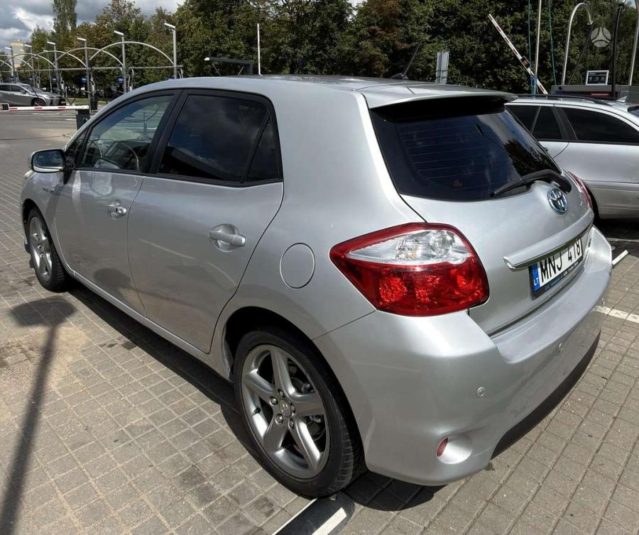 Grey Toyota Auris 2011 in Vilnius, with an engine capacity of 1.80 L and mileage of 201 thousand km for 5200 €, photo 7 on AUTOMOTO.COM.LV
