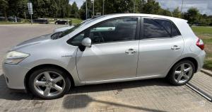 Grey Toyota Auris 2011 in Vilnius, with an engine capacity of 1.80 L and mileage of 201 thousand km for 5200 €, photo 8 on AUTOMOTO.COM.LV