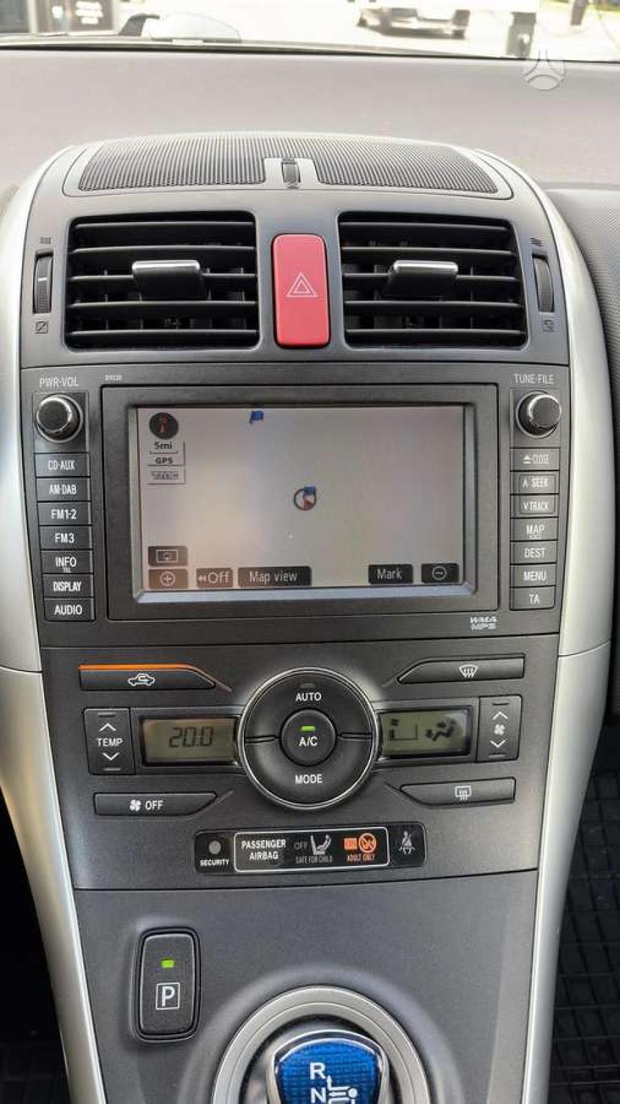 Grey Toyota Auris 2011 in Vilnius, with an engine capacity of 1.80 L and mileage of 201 thousand km for 5200 €, photo 13 on AUTOMOTO.COM.LV