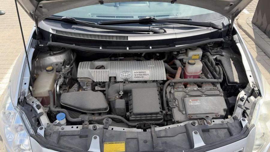 Grey Toyota Auris 2011 in Vilnius, with an engine capacity of 1.80 L and mileage of 201 thousand km for 5200 €, photo 18 on AUTOMOTO.COM.LV