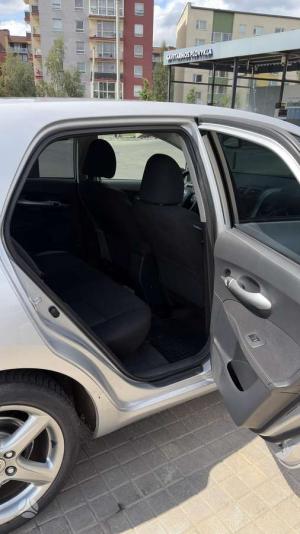 Grey Toyota Auris 2011 in Vilnius, with an engine capacity of 1.80 L and mileage of 201 thousand km for 5200 €, photo 20 on AUTOMOTO.COM.LV