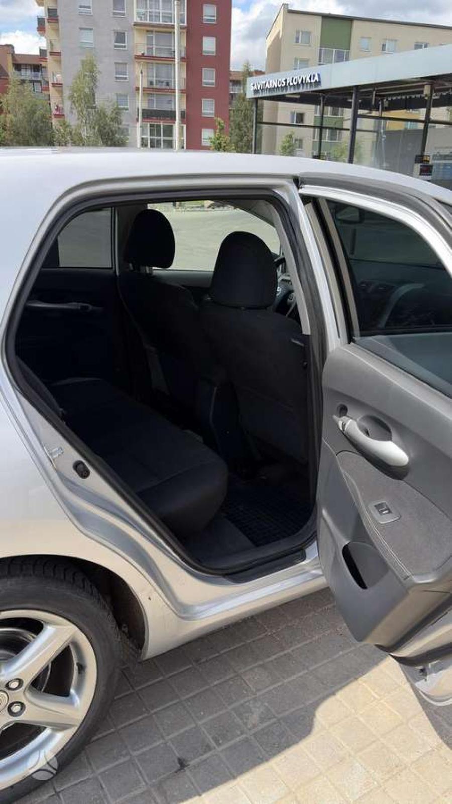 Grey Toyota Auris 2011 in Vilnius, with an engine capacity of 1.80 L and mileage of 201 thousand km for 5200 €, photo 20 on AUTOMOTO.COM.LV