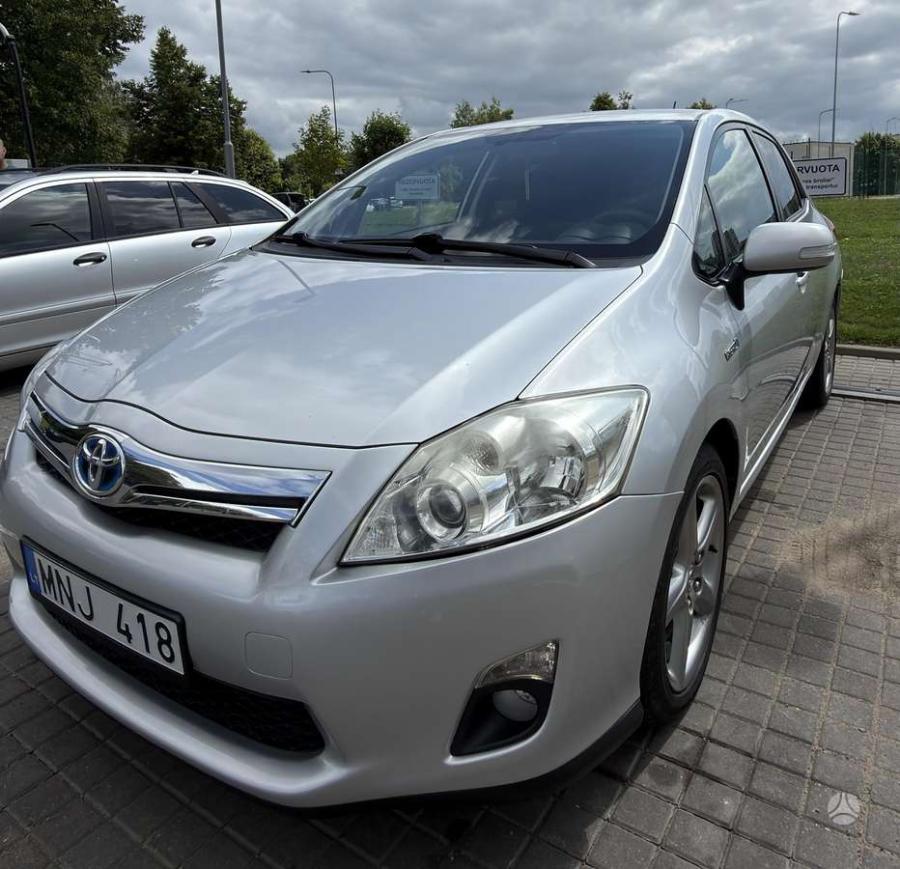 Grey Toyota Auris 2011 in Vilnius, with an engine capacity of 1.80 L and mileage of 201 thousand km for 5200 €, photo 21 on AUTOMOTO.COM.LV