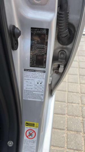 Grey Toyota Auris 2011 in Vilnius, with an engine capacity of 1.80 L and mileage of 201 thousand km for 5200 €, photo 26 on AUTOMOTO.COM.LV