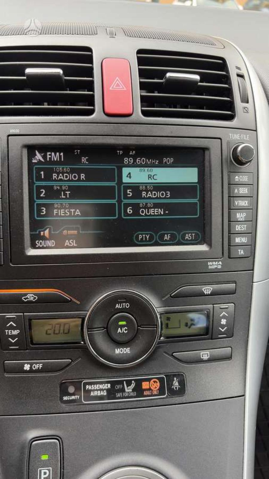 Grey Toyota Auris 2011 in Vilnius, with an engine capacity of 1.80 L and mileage of 201 thousand km for 5200 €, photo 27 on AUTOMOTO.COM.LV