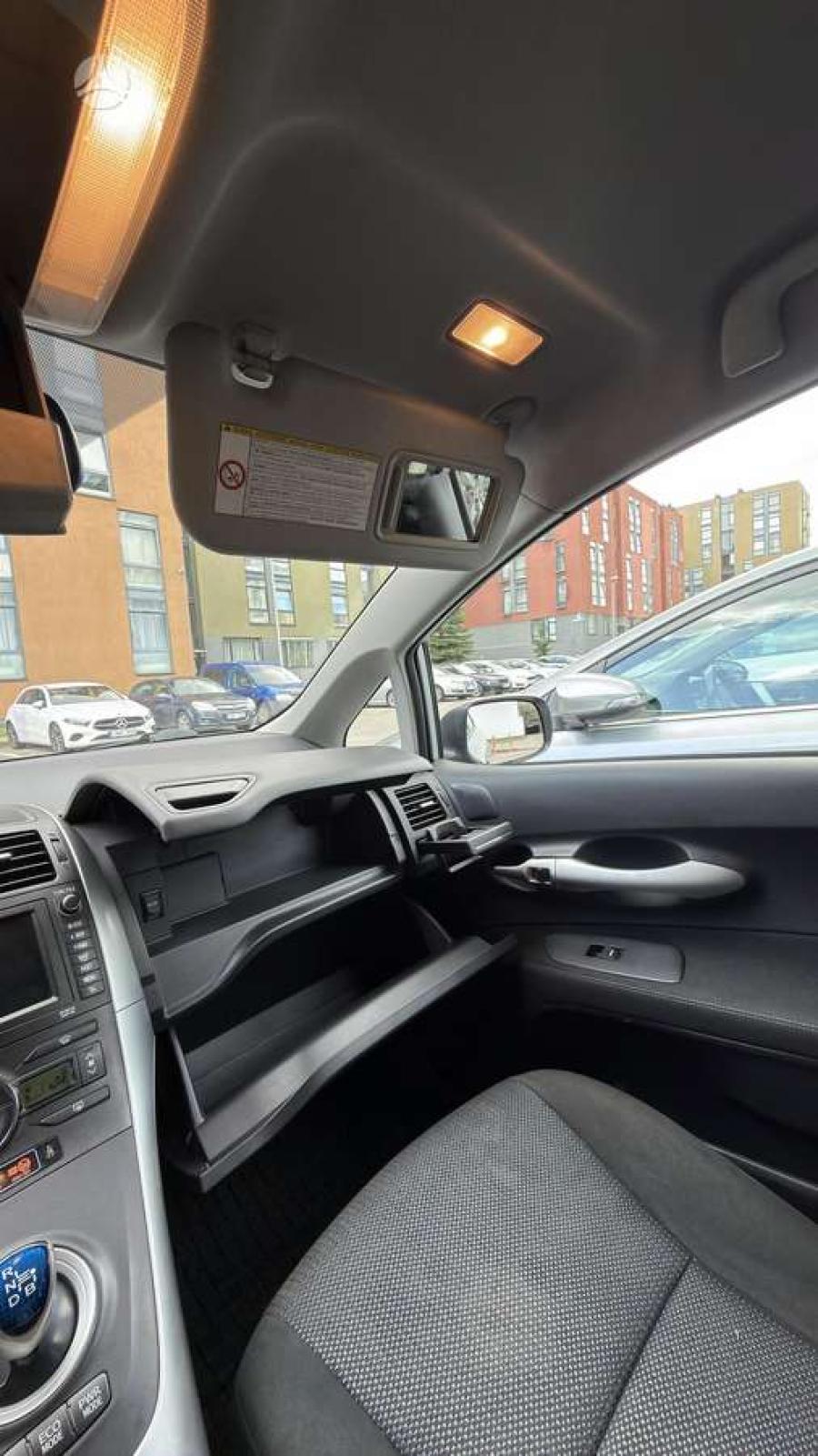 Grey Toyota Auris 2011 in Vilnius, with an engine capacity of 1.80 L and mileage of 201 thousand km for 5200 €, photo 28 on AUTOMOTO.COM.LV