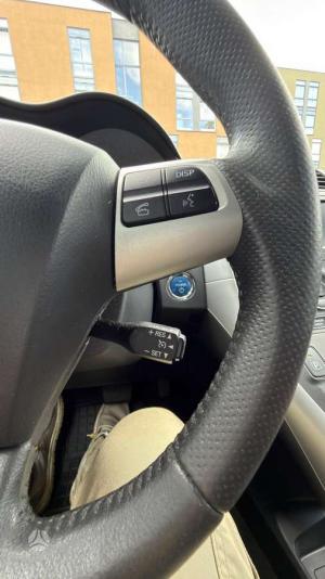 Grey Toyota Auris 2011 in Vilnius, with an engine capacity of 1.80 L and mileage of 201 thousand km for 5200 €, photo 30 on AUTOMOTO.COM.LV