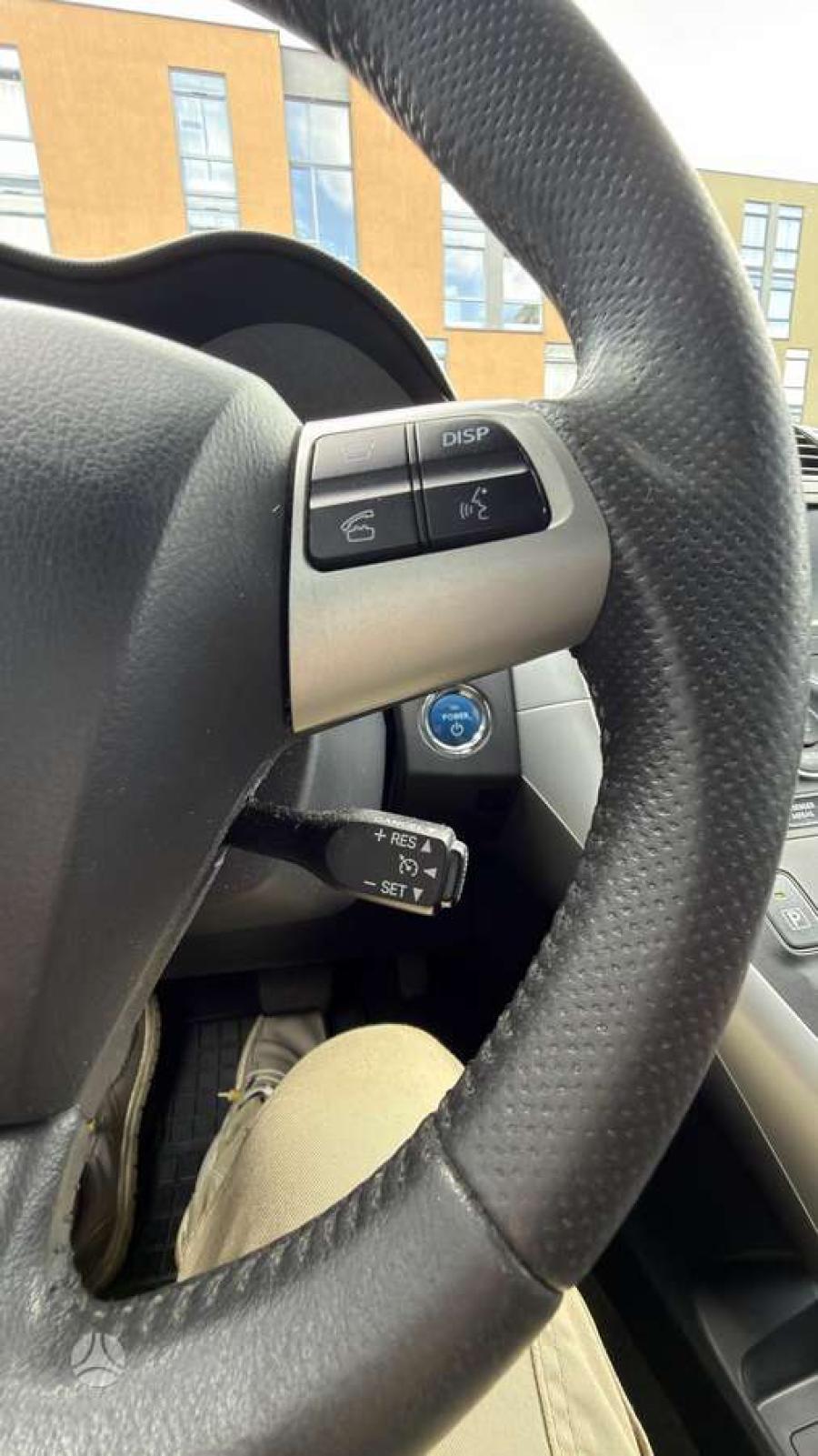 Grey Toyota Auris 2011 in Vilnius, with an engine capacity of 1.80 L and mileage of 201 thousand km for 5200 €, photo 30 on AUTOMOTO.COM.LV