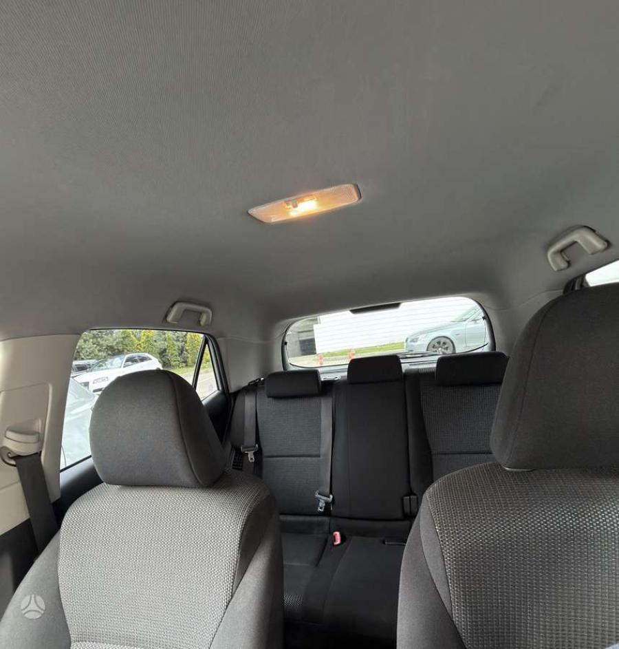 Grey Toyota Auris 2011 in Vilnius, with an engine capacity of 1.80 L and mileage of 201 thousand km for 5200 €, photo 31 on AUTOMOTO.COM.LV