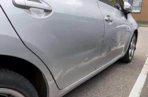 Grey Toyota Auris 2011 in Vilnius, with an engine capacity of 1.80 L and mileage of 201 thousand km for 5200 €, photo 35 on AUTOMOTO.COM.LV