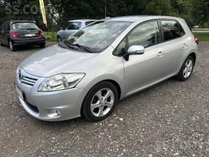 Pelēks Toyota Auris 2011 Limbaži, ar dzinēja tilpumu 2.00 L un nobraukumu 263 tūkst. km par 4850 €, foto  vietnē AUTOMOTO.COM.LV