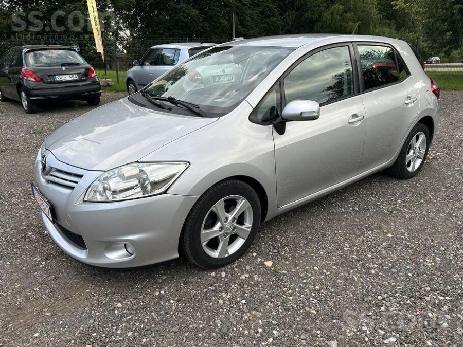 Pelēks Toyota Auris 2011 Limbaži, ar dzinēja tilpumu 2.00 L un nobraukumu 263 tūkst. km par 4850 €, foto 1 vietnē AUTOMOTO.COM.LV
