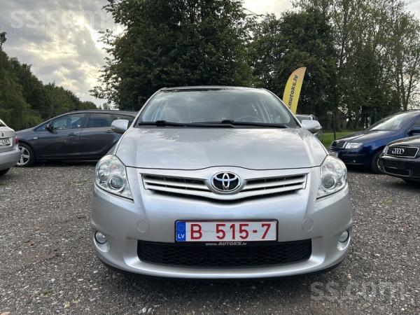 Pelēks Toyota Auris 2011 Limbaži, ar dzinēja tilpumu 2.00 L un nobraukumu 263 tūkst. km par 4850 €, foto 2 vietnē AUTOMOTO.COM.LV