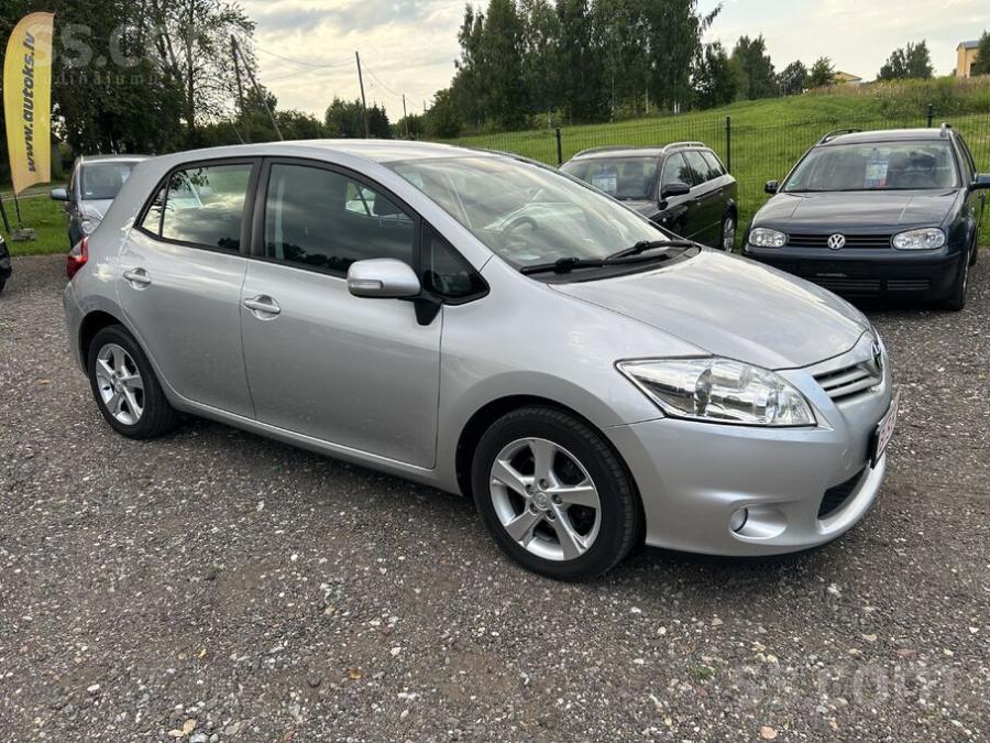 Pelēks Toyota Auris 2011 Limbaži, ar dzinēja tilpumu 2.00 L un nobraukumu 263 tūkst. km par 4850 €, foto 4 vietnē AUTOMOTO.COM.LV