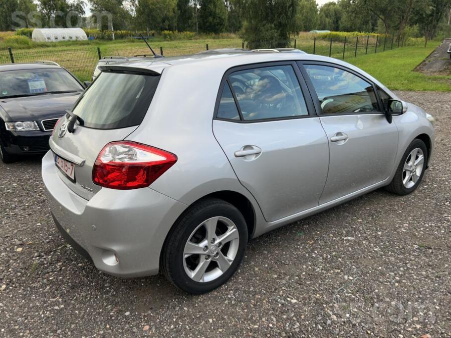 Pelēks Toyota Auris 2011 Limbaži, ar dzinēja tilpumu 2.00 L un nobraukumu 263 tūkst. km par 4850 €, foto 5 vietnē AUTOMOTO.COM.LV