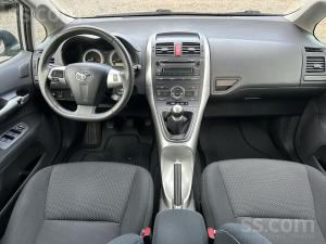 Pelēks Toyota Auris 2011 Limbaži, ar dzinēja tilpumu 2.00 L un nobraukumu 263 tūkst. km par 4850 €, foto 9 vietnē AUTOMOTO.COM.LV