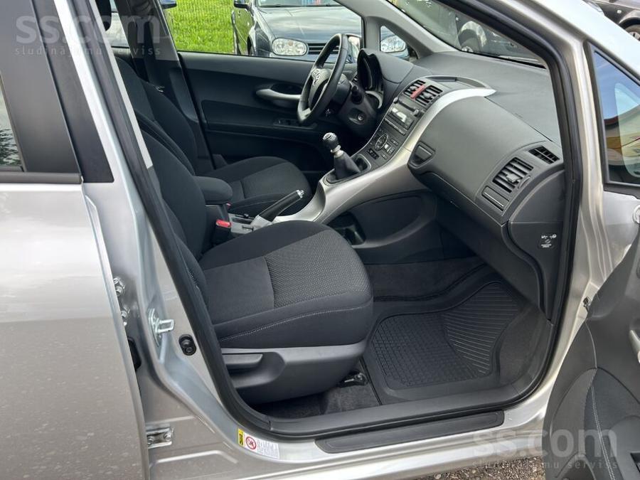 Pelēks Toyota Auris 2011 Limbaži, ar dzinēja tilpumu 2.00 L un nobraukumu 263 tūkst. km par 4850 €, foto 10 vietnē AUTOMOTO.COM.LV