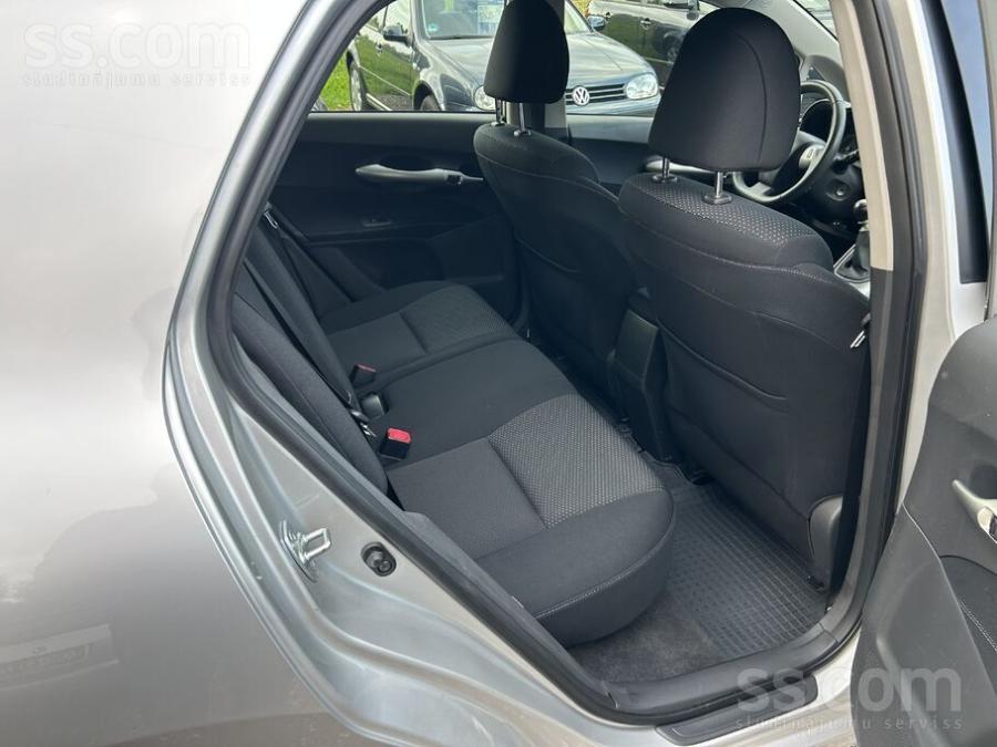 Pelēks Toyota Auris 2011 Limbaži, ar dzinēja tilpumu 2.00 L un nobraukumu 263 tūkst. km par 4850 €, foto 11 vietnē AUTOMOTO.COM.LV