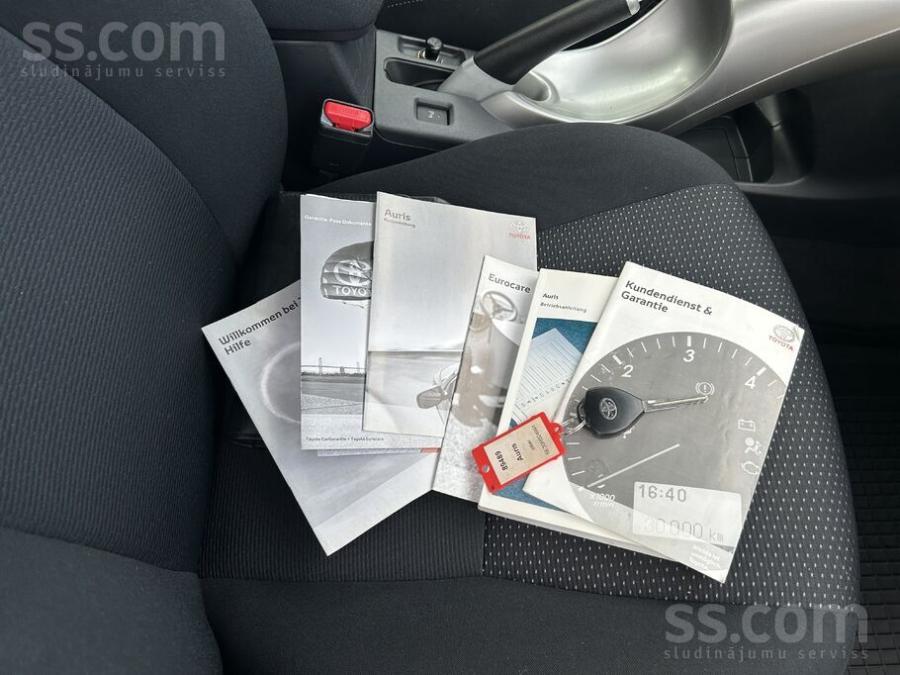 Pelēks Toyota Auris 2011 Limbaži, ar dzinēja tilpumu 2.00 L un nobraukumu 263 tūkst. km par 4850 €, foto 12 vietnē AUTOMOTO.COM.LV