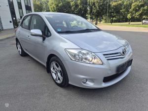 Pelēks Toyota Auris 2011 Kauņa, ar dzinēja tilpumu 2.00 L un nobraukumu 245 tūkst. km par 3900 €, foto 3 vietnē AUTOMOTO.COM.LV