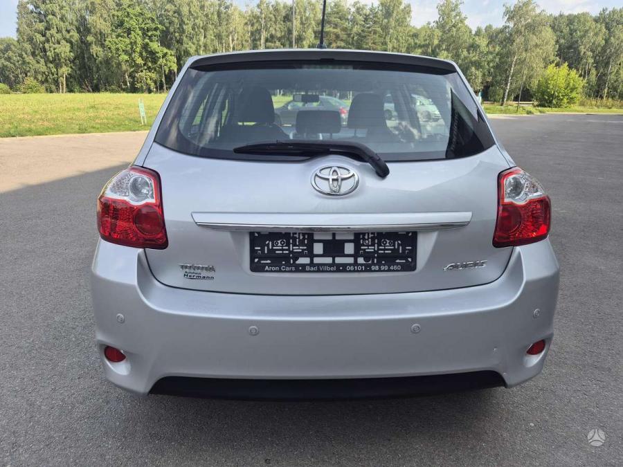 Pelēks Toyota Auris 2011 Kauņa, ar dzinēja tilpumu 2.00 L un nobraukumu 245 tūkst. km par 3900 €, foto 6 vietnē AUTOMOTO.COM.LV