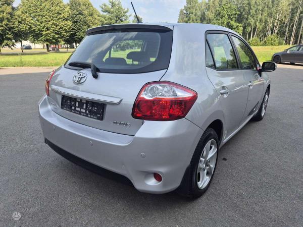 Grey Toyota Auris 2011 in Kaunas, with an engine capacity of 2.00 L and mileage of 245 thousand km for 3900 €, photo 6 on AUTOMOTO.COM.LV